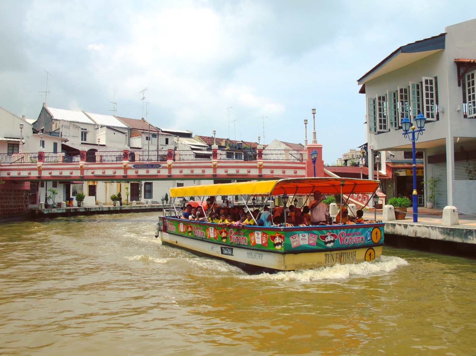 Malacca: Wonderful Travel Guide of the Oldest Malay City